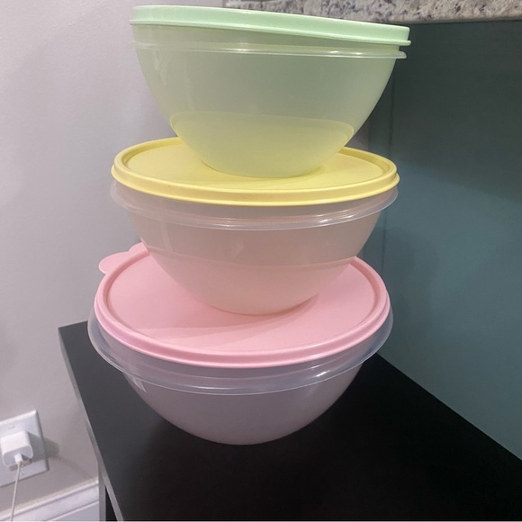 Tupperware | Kitchen | Tupperware 3 Pc Smaller Wonderlier Bowlsseals ...